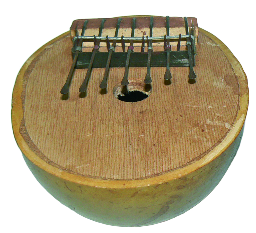 Instruments: Sanza-kalimba sur calebasse